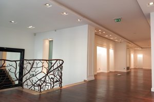 Prime Location Boutique - Triangle d'Or Paris | Storefront