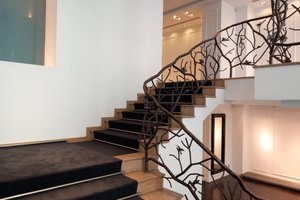 Prime Location Boutique - Triangle d'Or Paris | Storefront