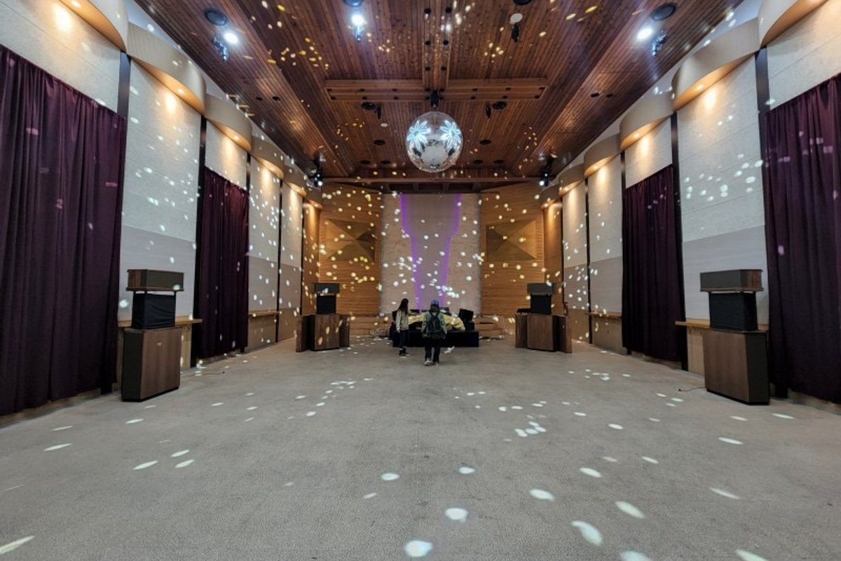 NEW HOT SPOT Space Seongsu Dong + Very Beautiful Design High Ceilings ...